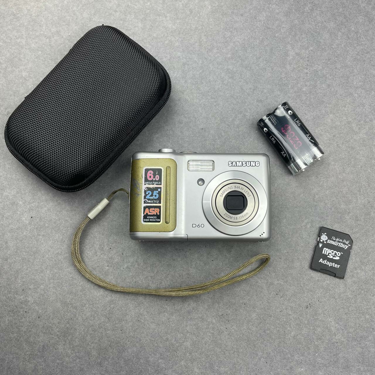 Цифровой компактный фотоаппарат Samsung D60