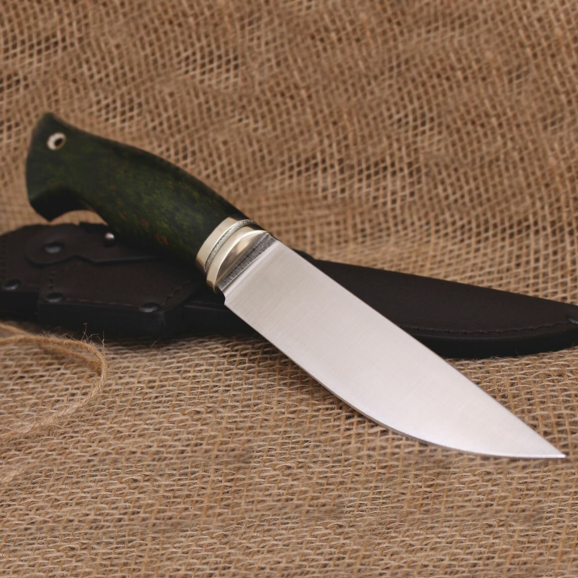 Нож туристический, охотничий/ "Тайга" Bohler N690, рукоять зеленая карельская береза.