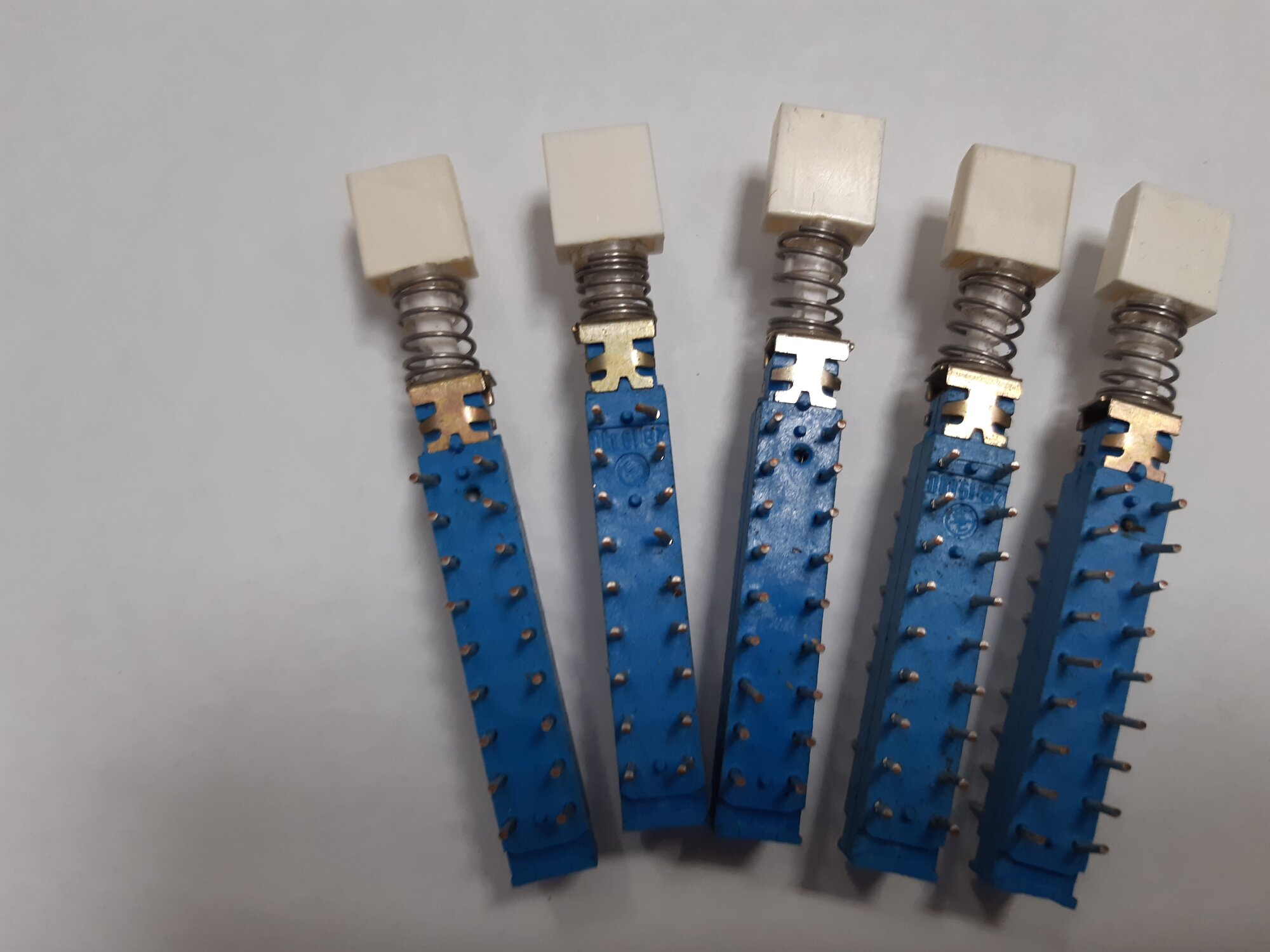 Переключатель ПКН61 П2К -(1) с фиксацией (комплект 2 штуки)