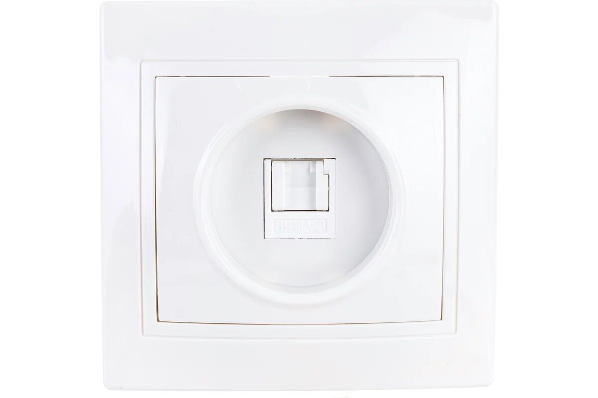 IEK кварта EKK10-K01-DM 1местная компьютерная розетка белого цвета для настенного монтажа