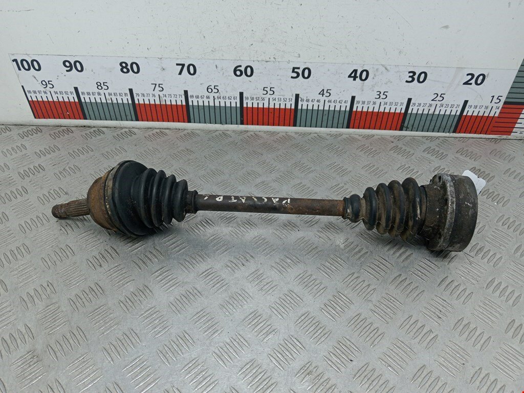 Полуось передняя левая (приводной вал шрус) Volkswagen Passat 4 арт. 2232939
