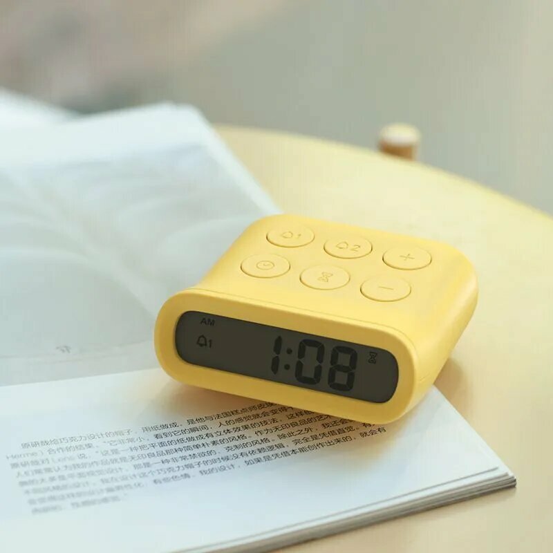 Часы электронные, настольные, пластик, жёлтые, высота 3 см, ширина 8 см