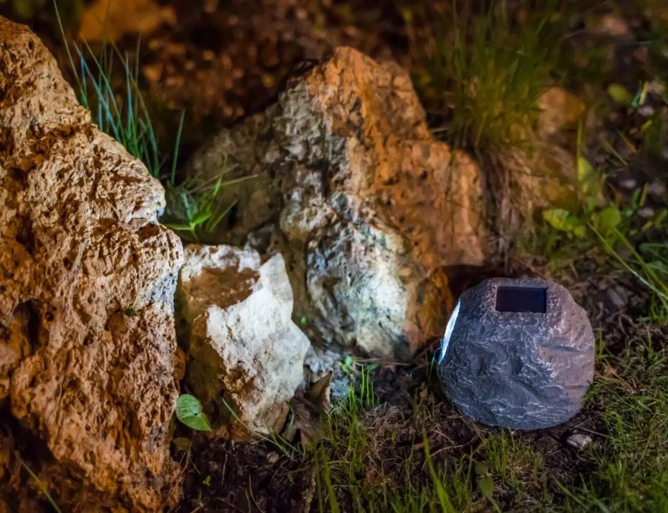 Садовый светильник Solar "Каменный свет" на солнечной батарее, полирезин, холодный белый LED-огонь, 12х10 см, Kaemingk (Lumineo)