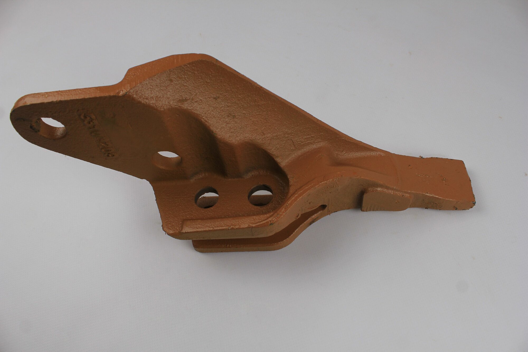 Зуб ковша экскаватора боковой левый AILI 53103209 для экскаватора-погрузчика JCB 2CX, 3CX, 4CX, 5CX