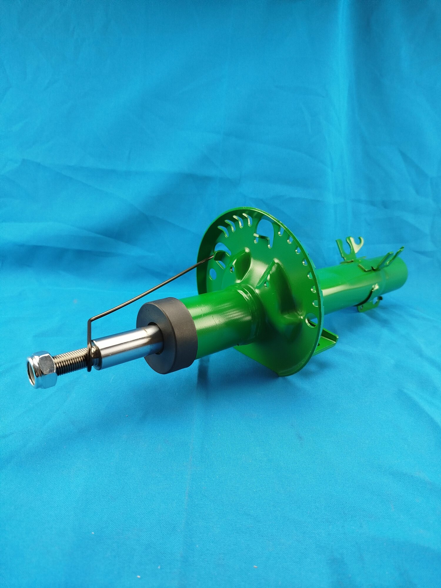 Амортизатор передний "PILENGA" для автомобилей VW Polo 09->, Skoda Fabia III 14->, Rapid 12->, Audi A1, Seat Ibiza