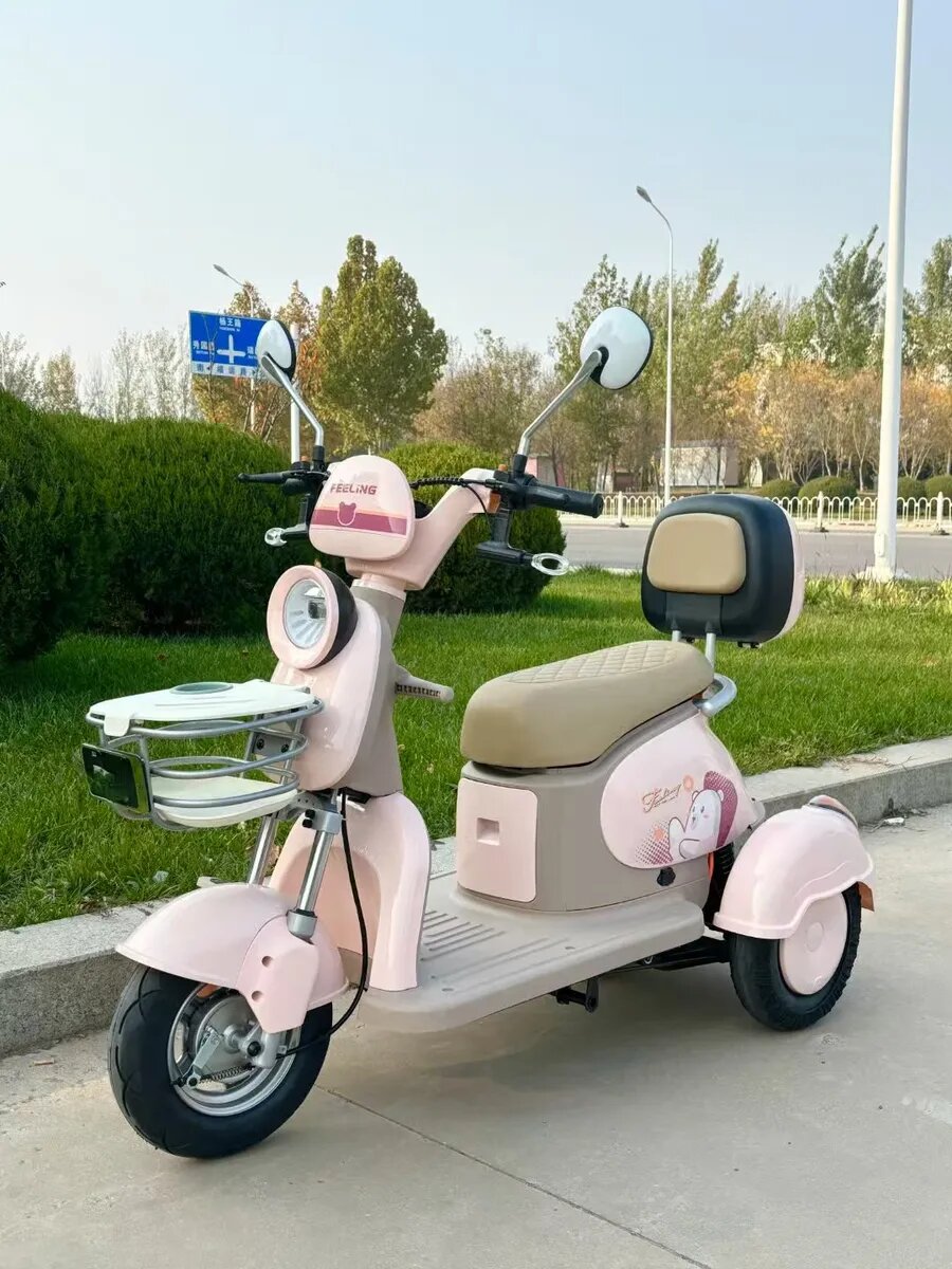 Электроскутер взрослый трехколесный с сиденьем