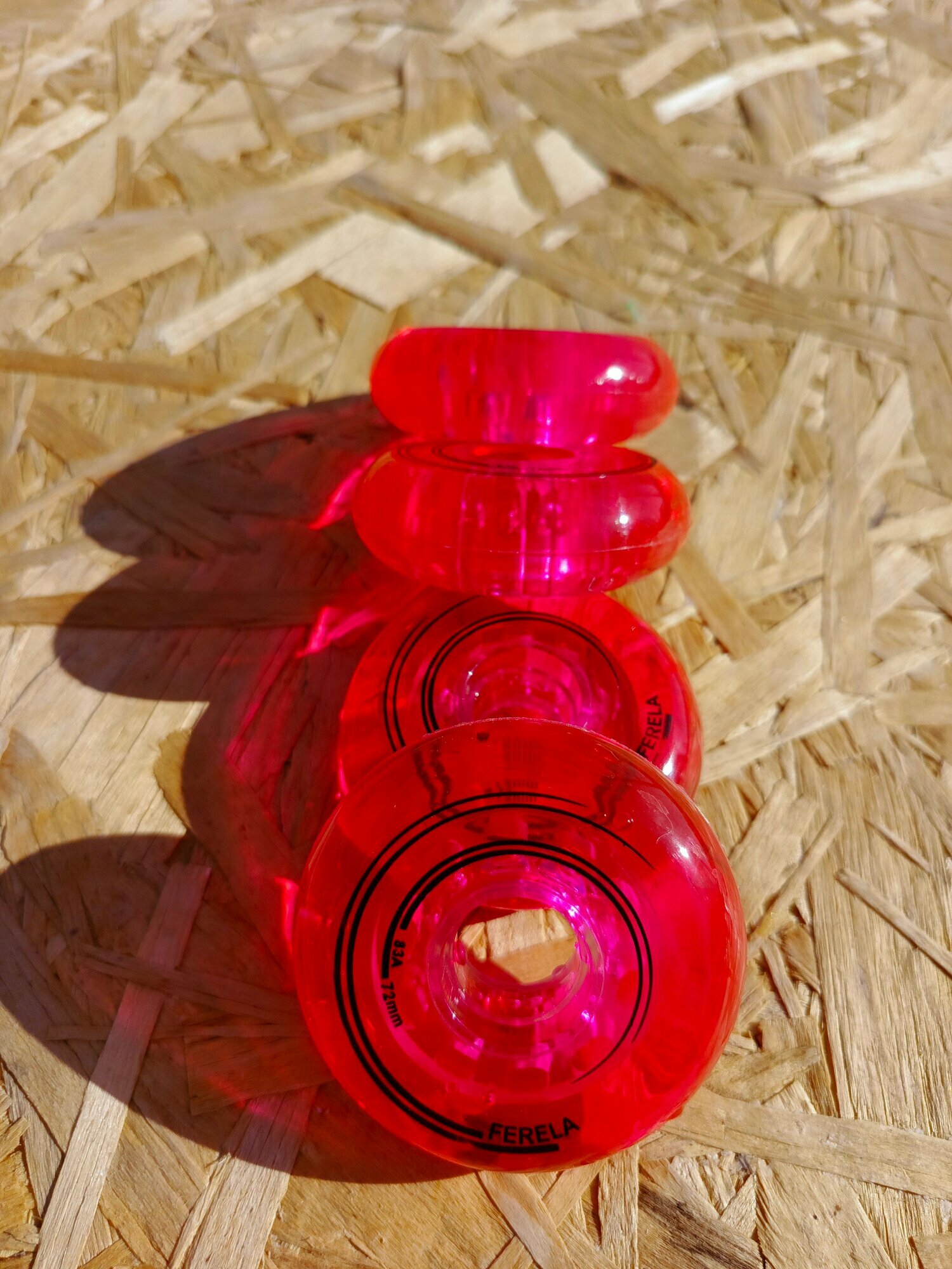 Колеса для роликов Ferela 8 штук розовые. Прозрачные, полнотелые 72мм, жесткость 83а.