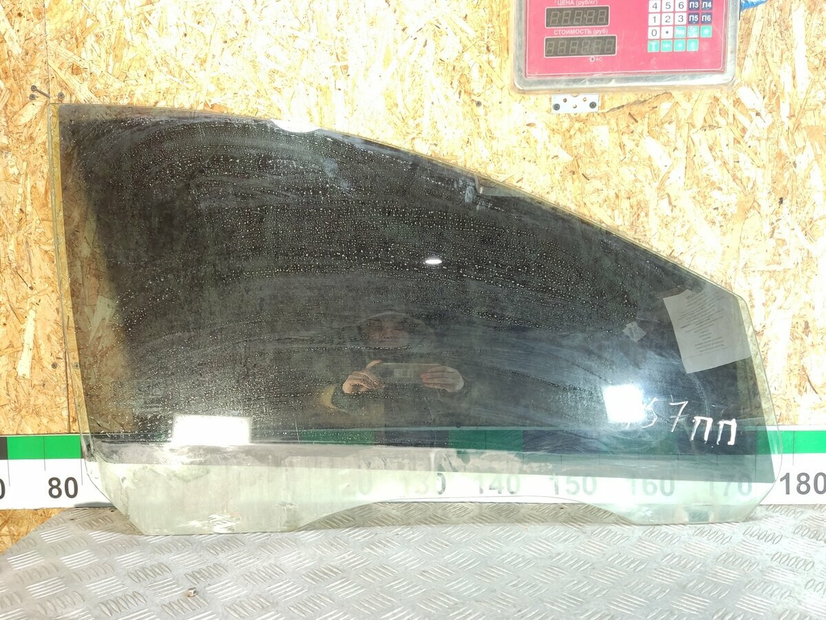 Стекло двери передней правой FORD Focus 2 2005-2008 1342622