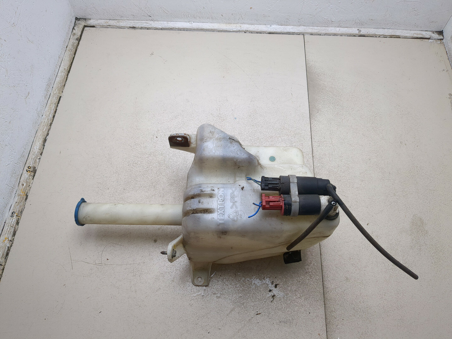 Бачок омывателя Toyota Avensis 2 Б/У