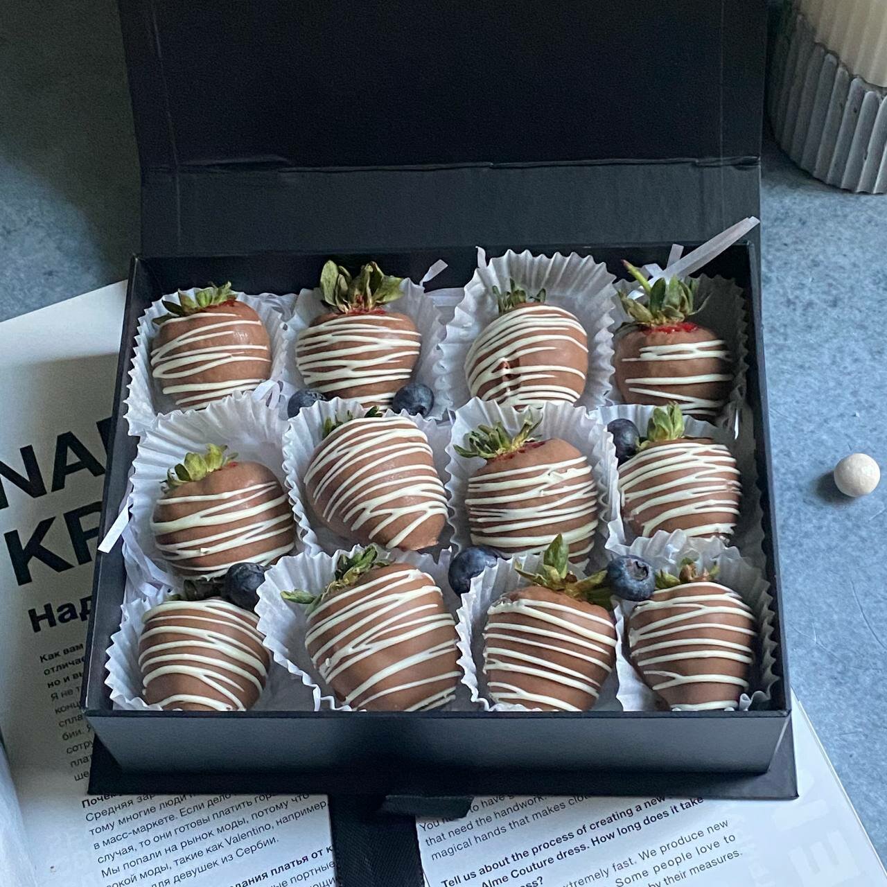 Подарочный набор Клубника в шоколаде Подарок близким Черный (12-15 ягод)