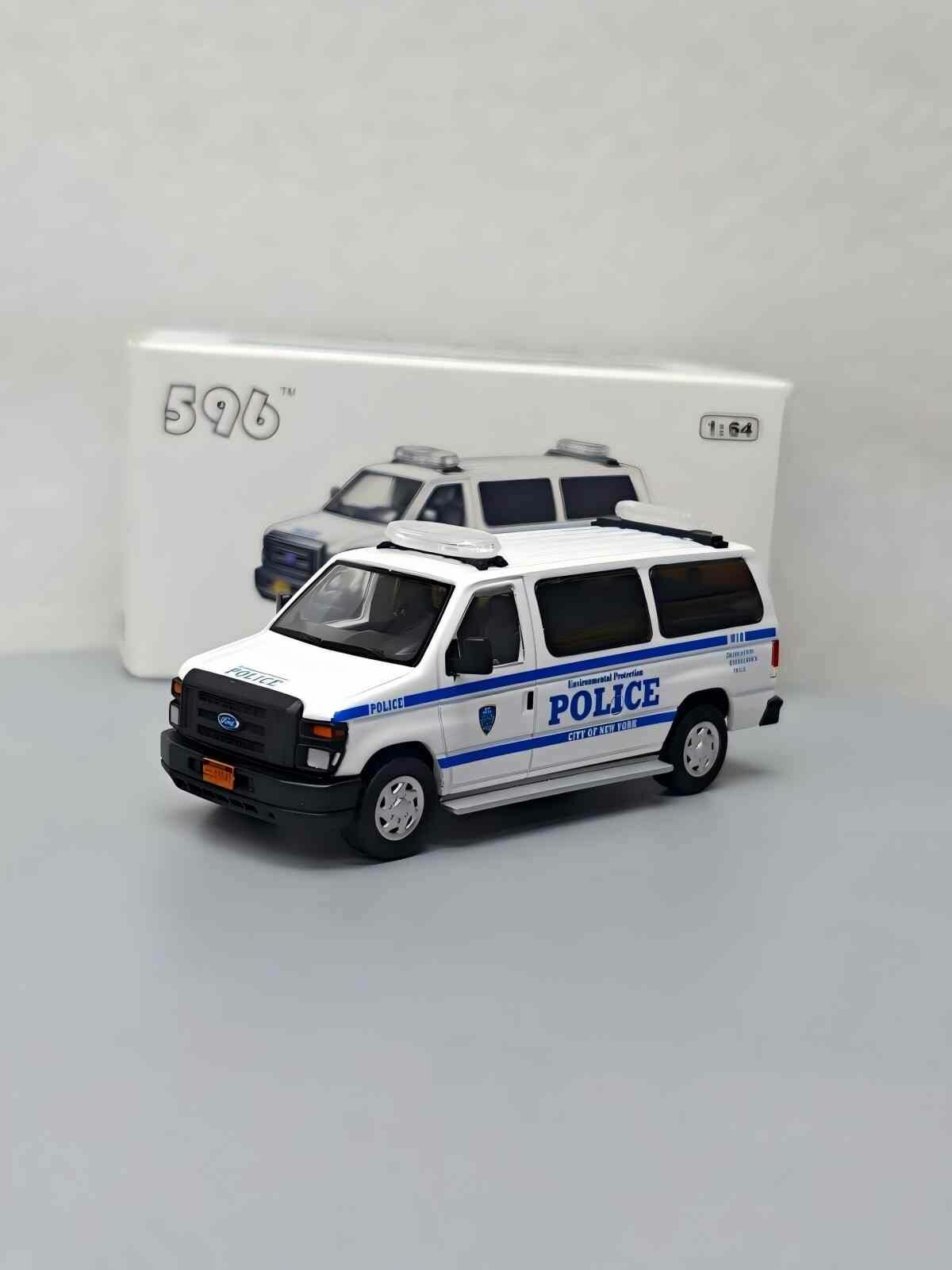 Машинка 596 1/64 Ford E-Series Vans New York White Die-cast Alloy Car Model Collection Toy Gift