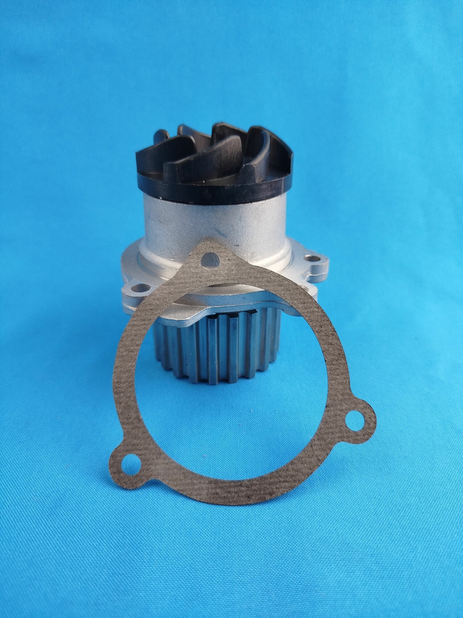 Помпа "FENOX" для автомобилей ВАЗ 2110-12 16кл. c пластиковой крыльчаткой (2112-1307010)