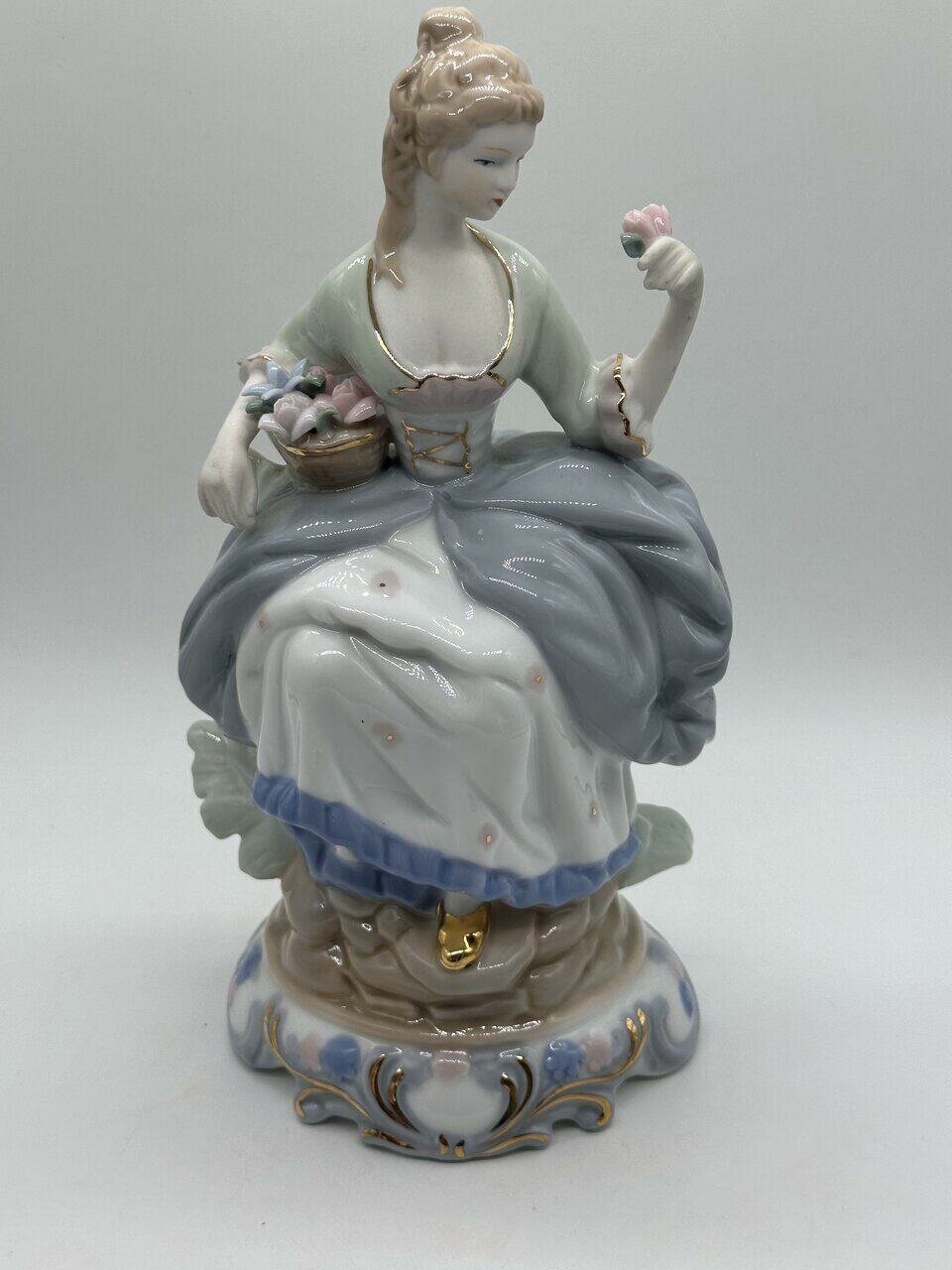Статуэтка девушка с Цветком фарфор шикарная 25 см