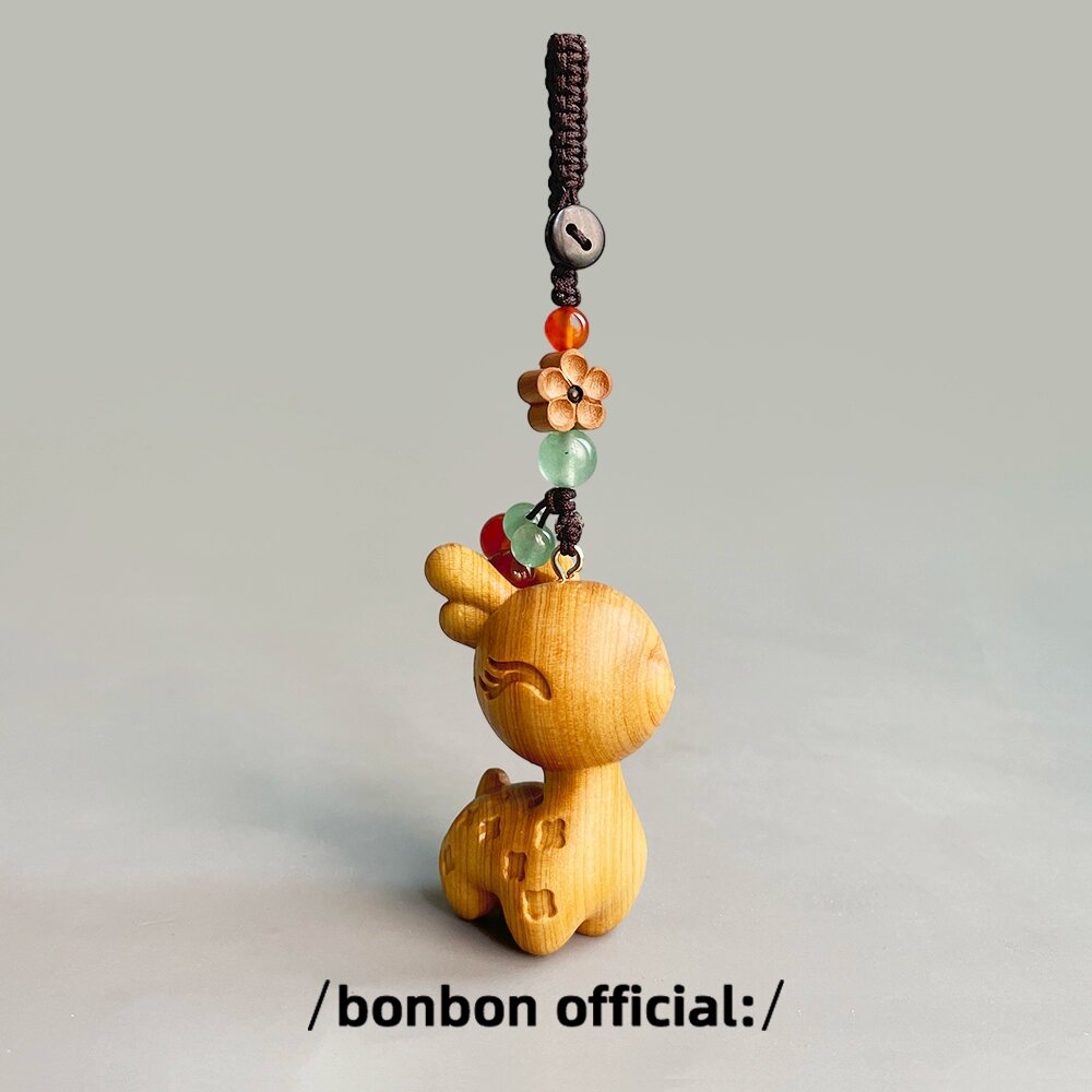 Ручная работа: Брелок из кедра с вырезанным оленем и цветами сливы для автомобильных ключей - деревянный