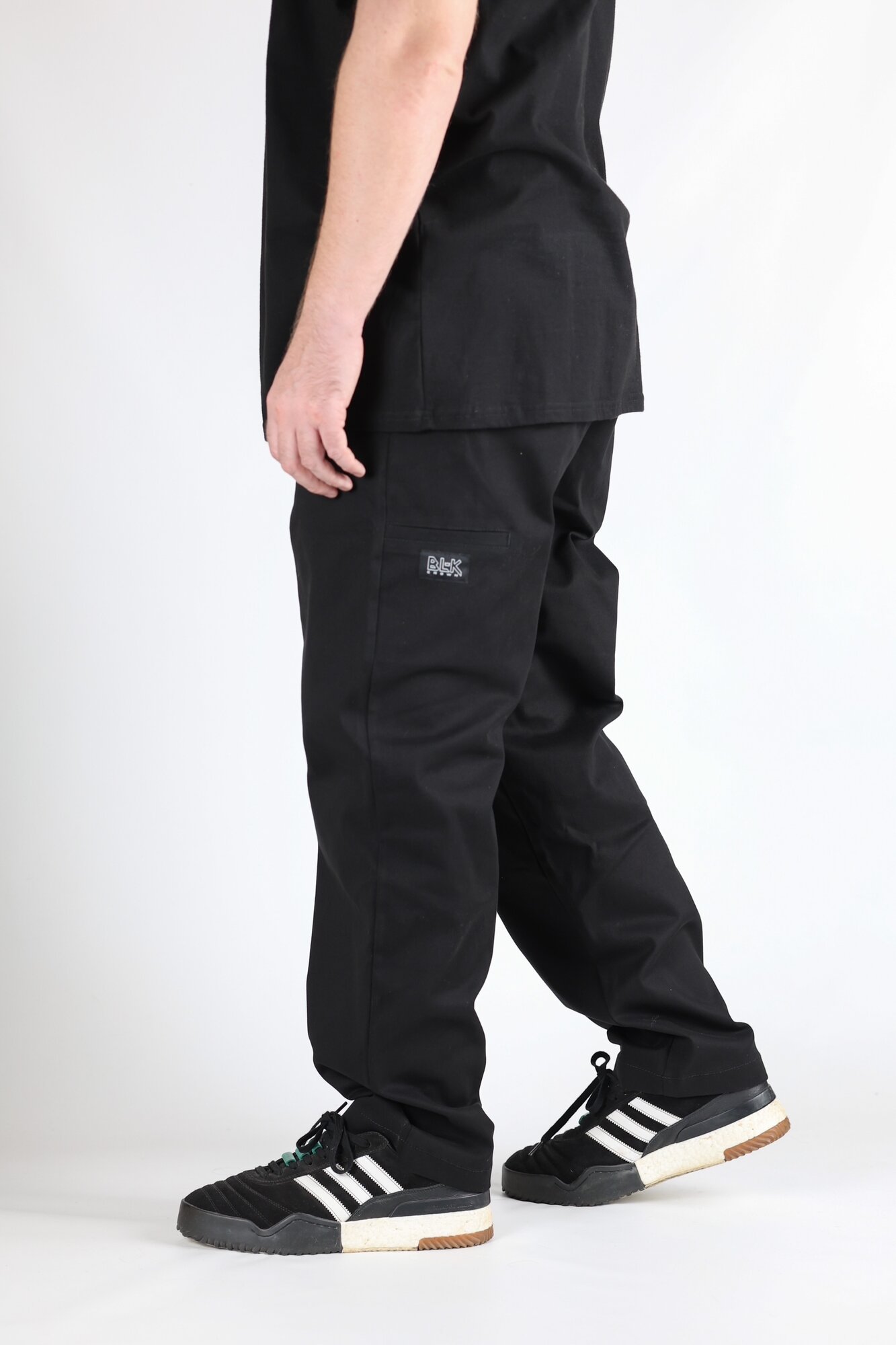 Брюки чинос