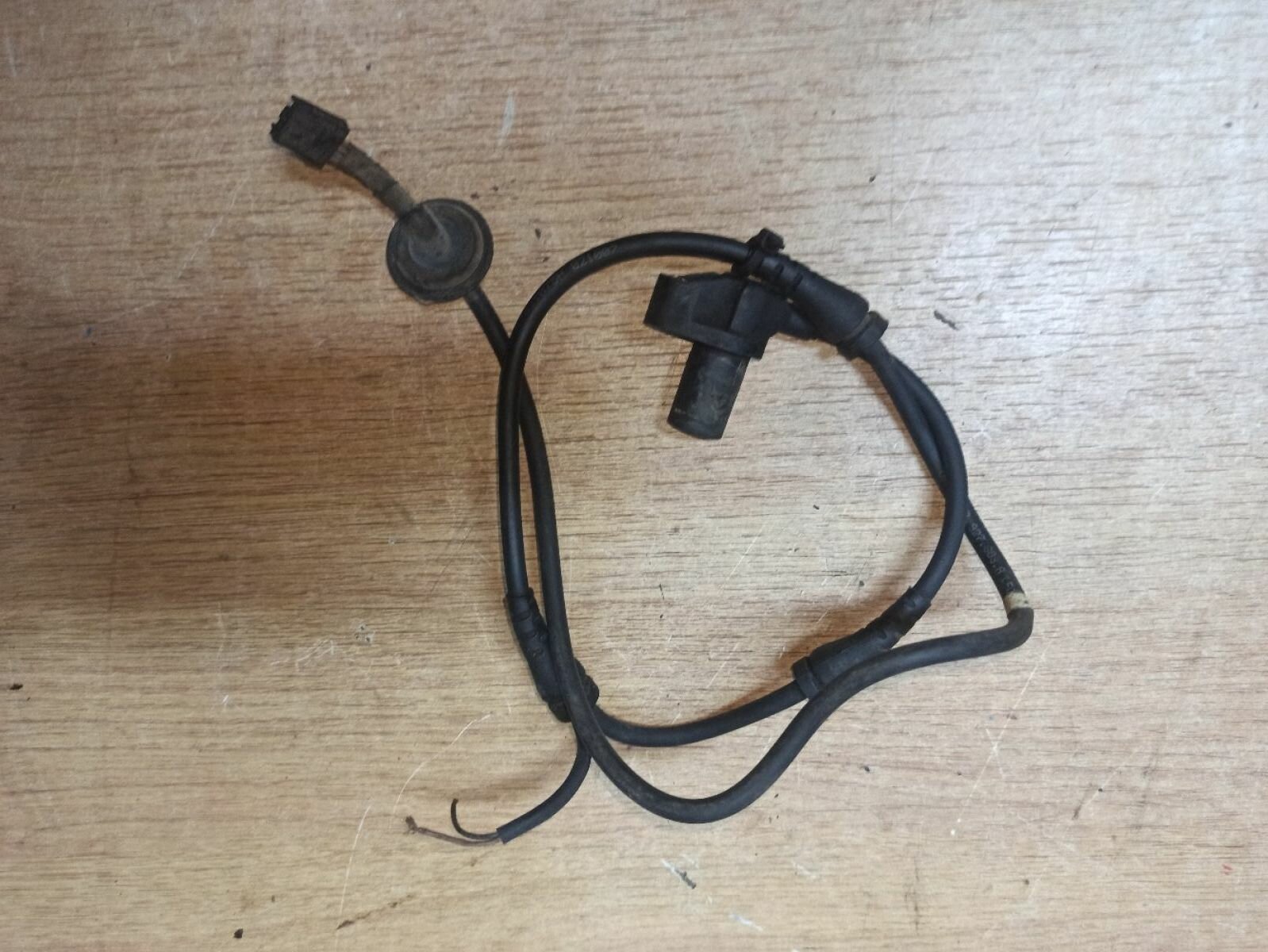 Датчик ABS передний Audi A4 8E 8E0927803A