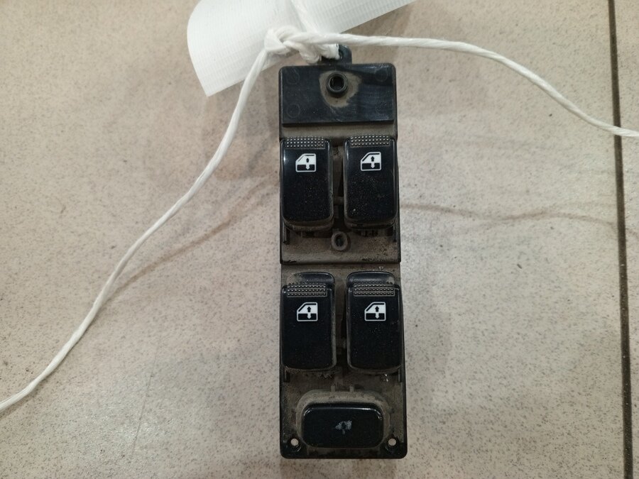 Блок управления стеклоподъемниками передний левый от Kia Rio 2000-2005