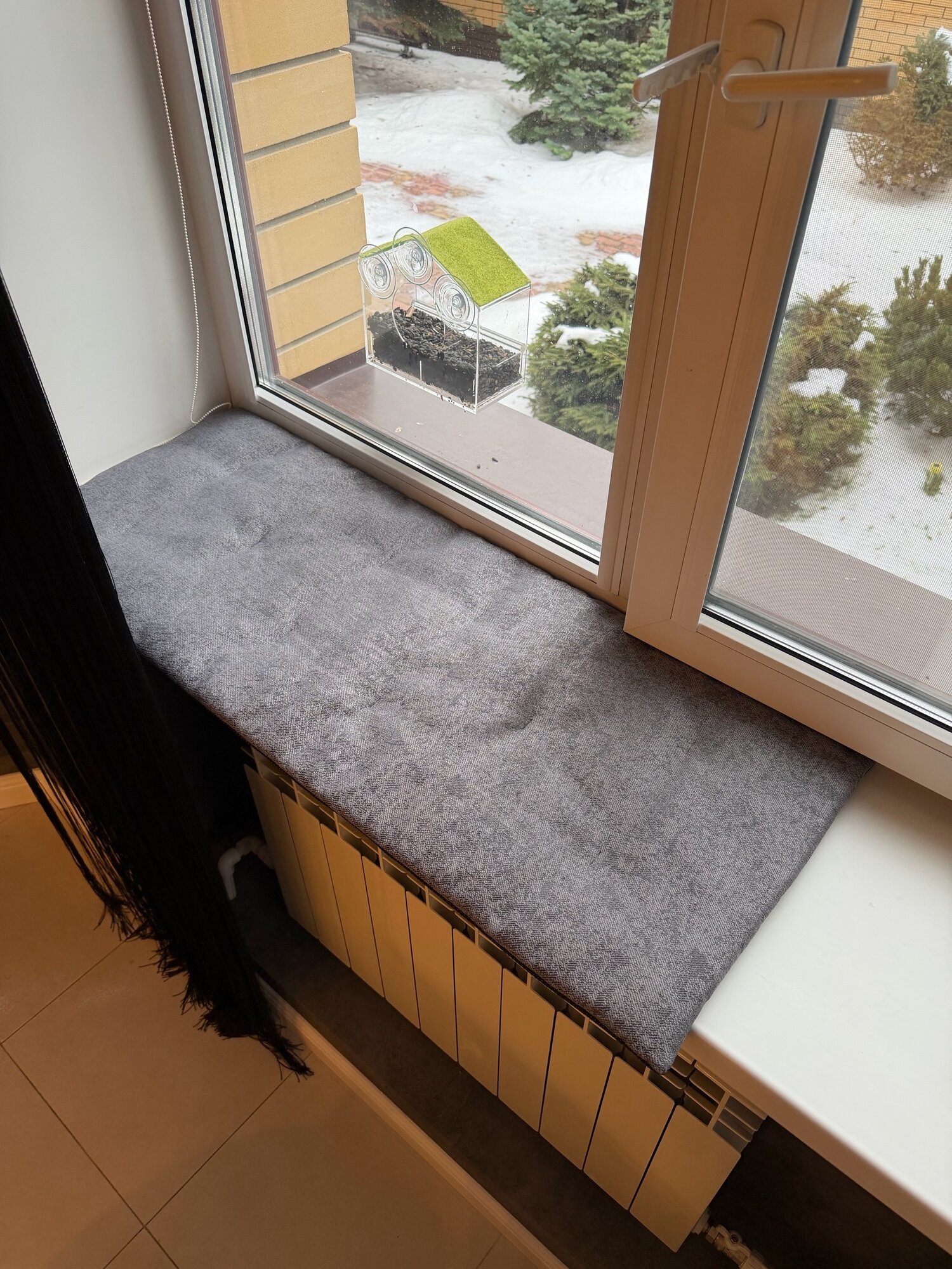 Лежанка 42*110 для кошек и собак на подоконник, на пол, в переноску. Антискользящая.