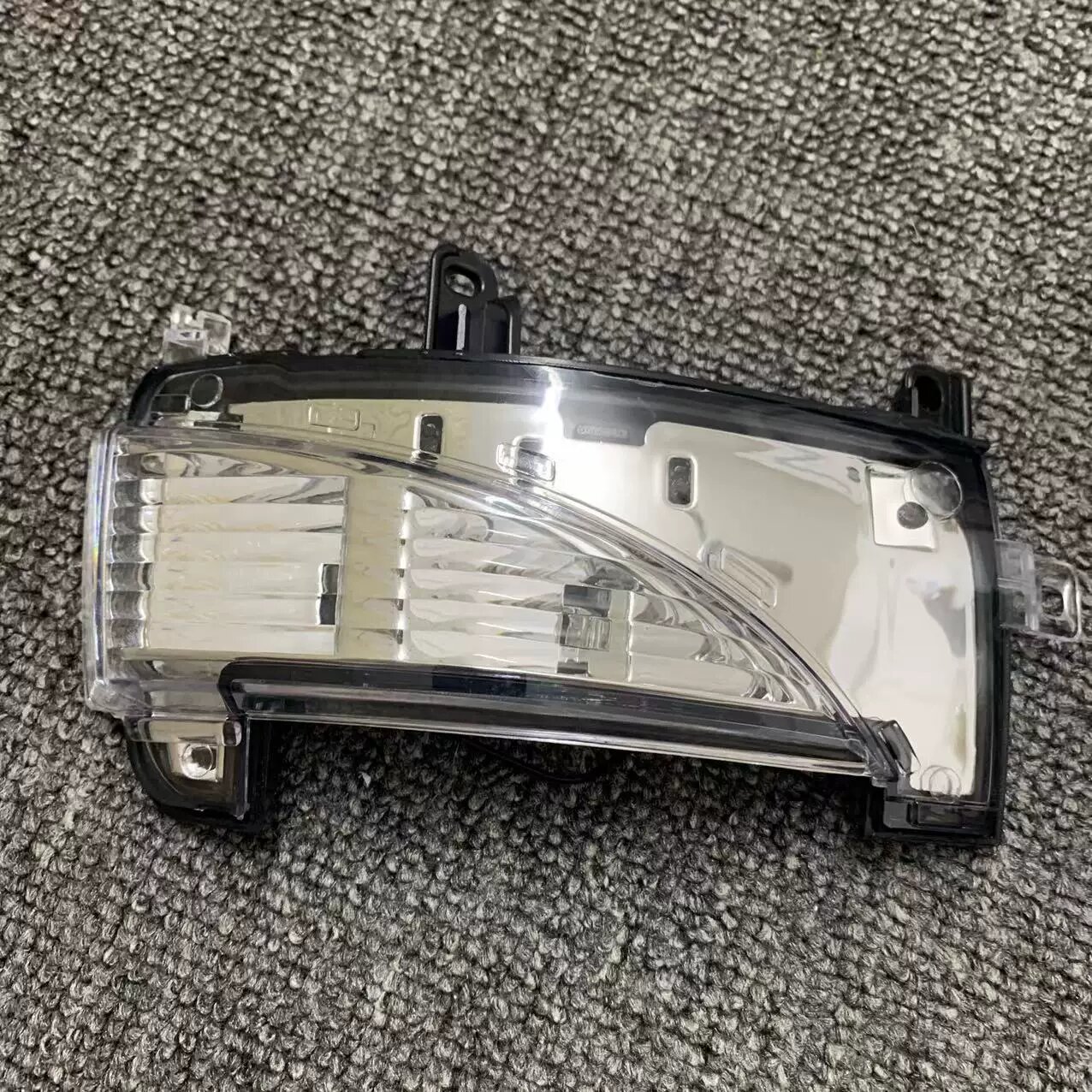 Корпус указателя поворота правый пассажирский для зеркала Nissan Patrol Y62 2012-2020 совместимый с модификацией зеркала