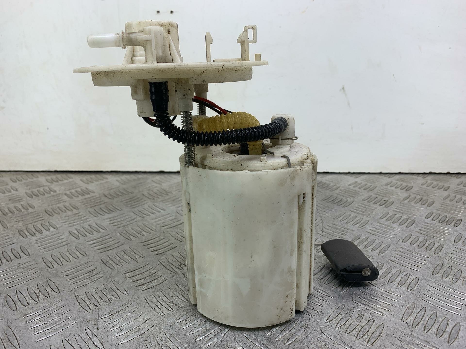 Насос топливный в бак Hyundai Solaris рест. (2014 - 2017) 311104L000