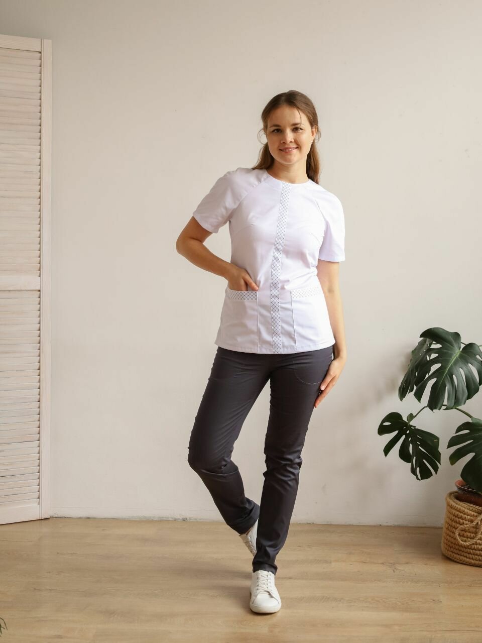 Медицинские брюки МедиКам "Модерн", женские, стрейч, графит, 50 размер