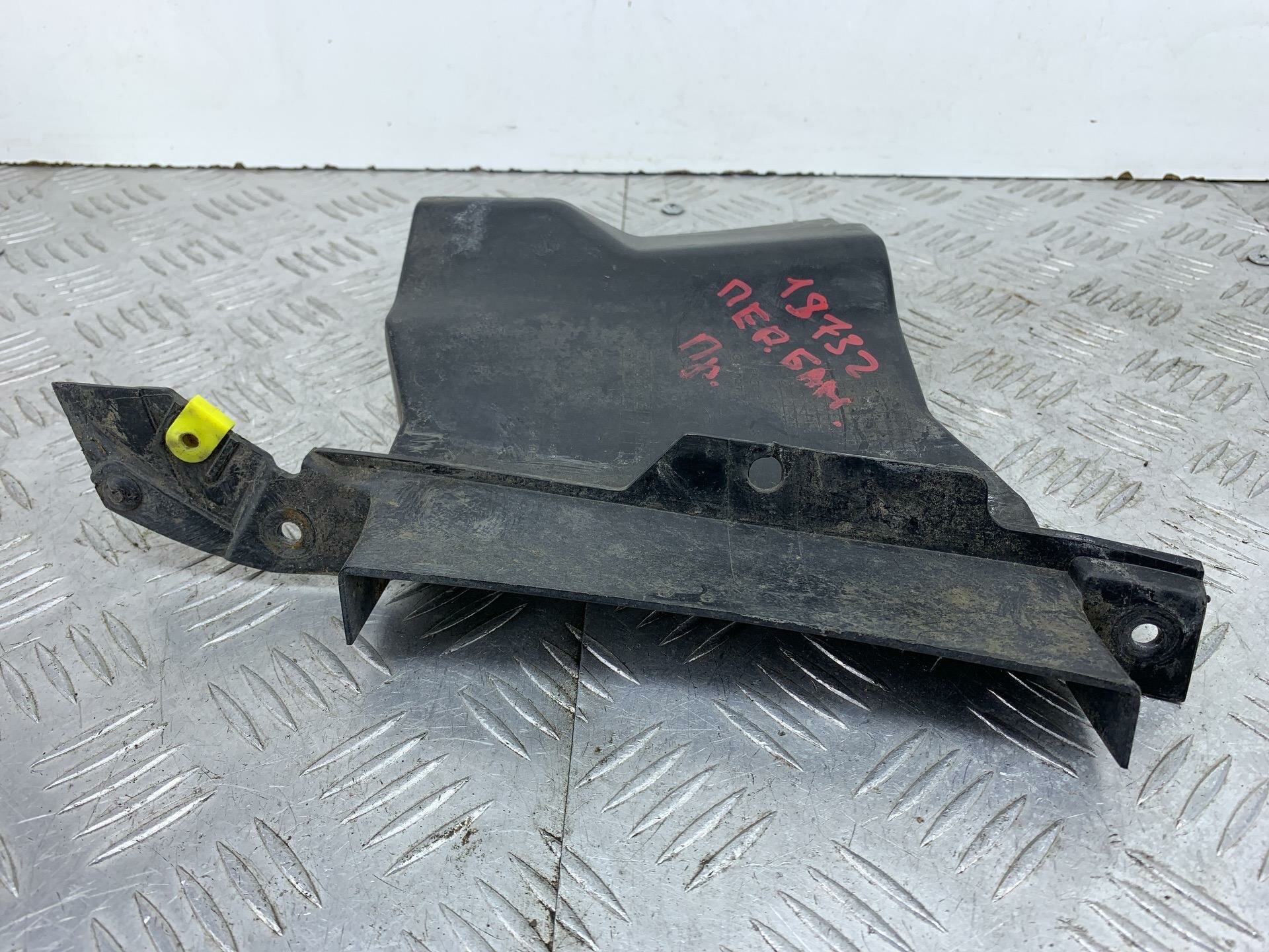 Воздухозаборник Audi A4 B9 2017 8W0121764A