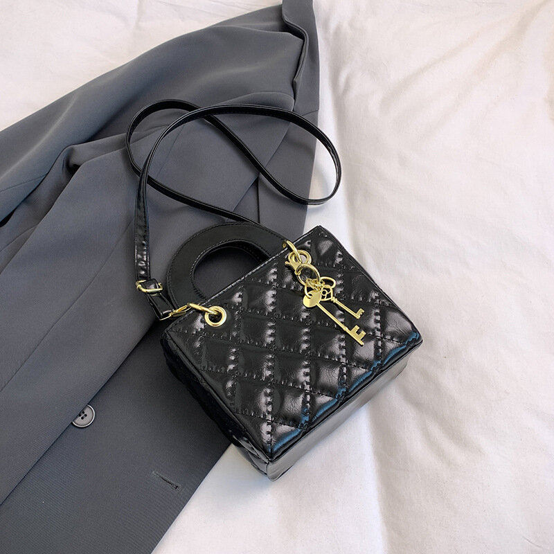 Нишевый дизайн, простая высококачественная текстура, женская сумка 2025 года, новая мода, универсальная сумка через плечо, кроссбоди