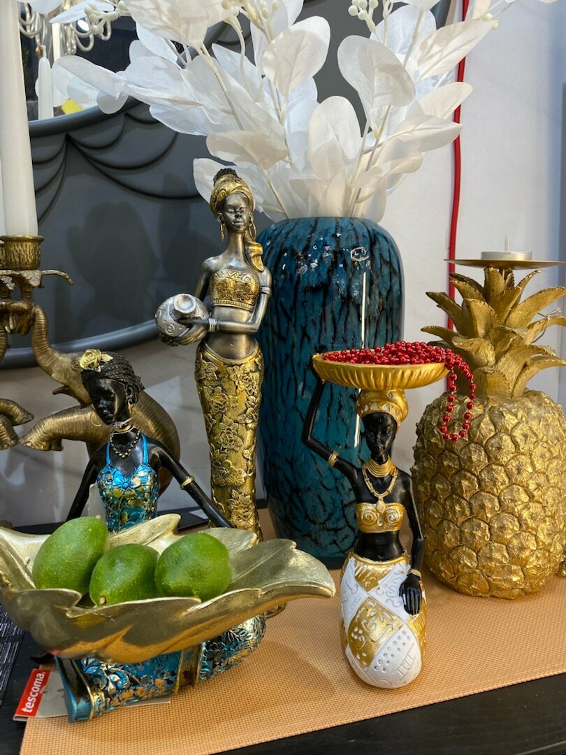 Статуэтка Африканка Casaentera CE02-817727 черный/золото 110х115х195h