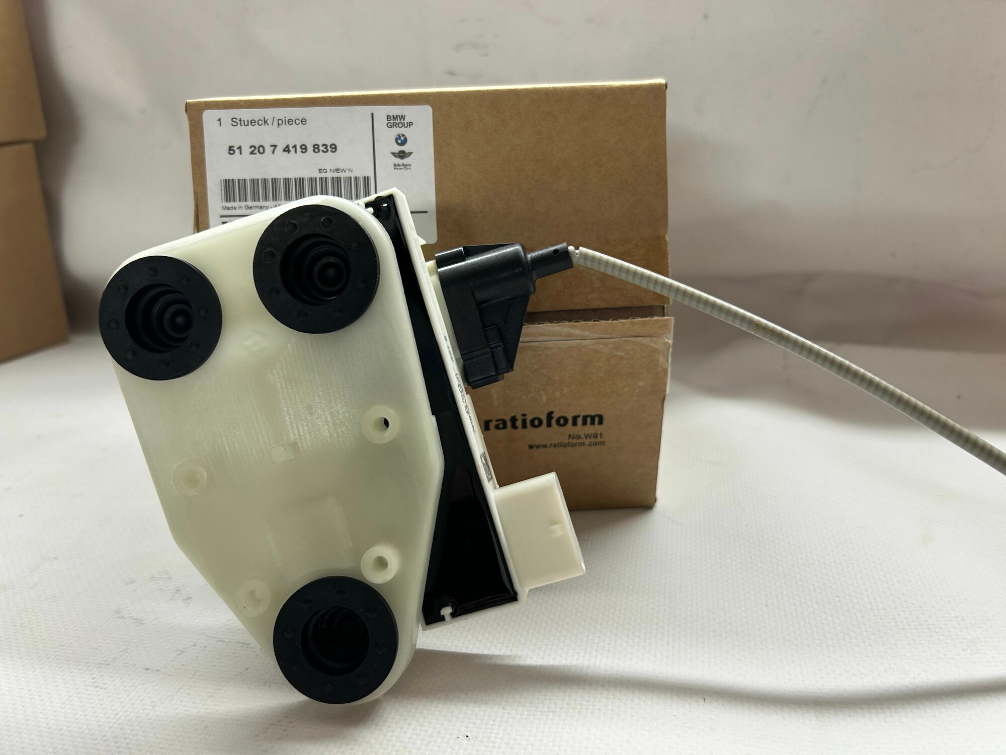 Доводчик двери передней левой BMW x5 F15 x6 F16