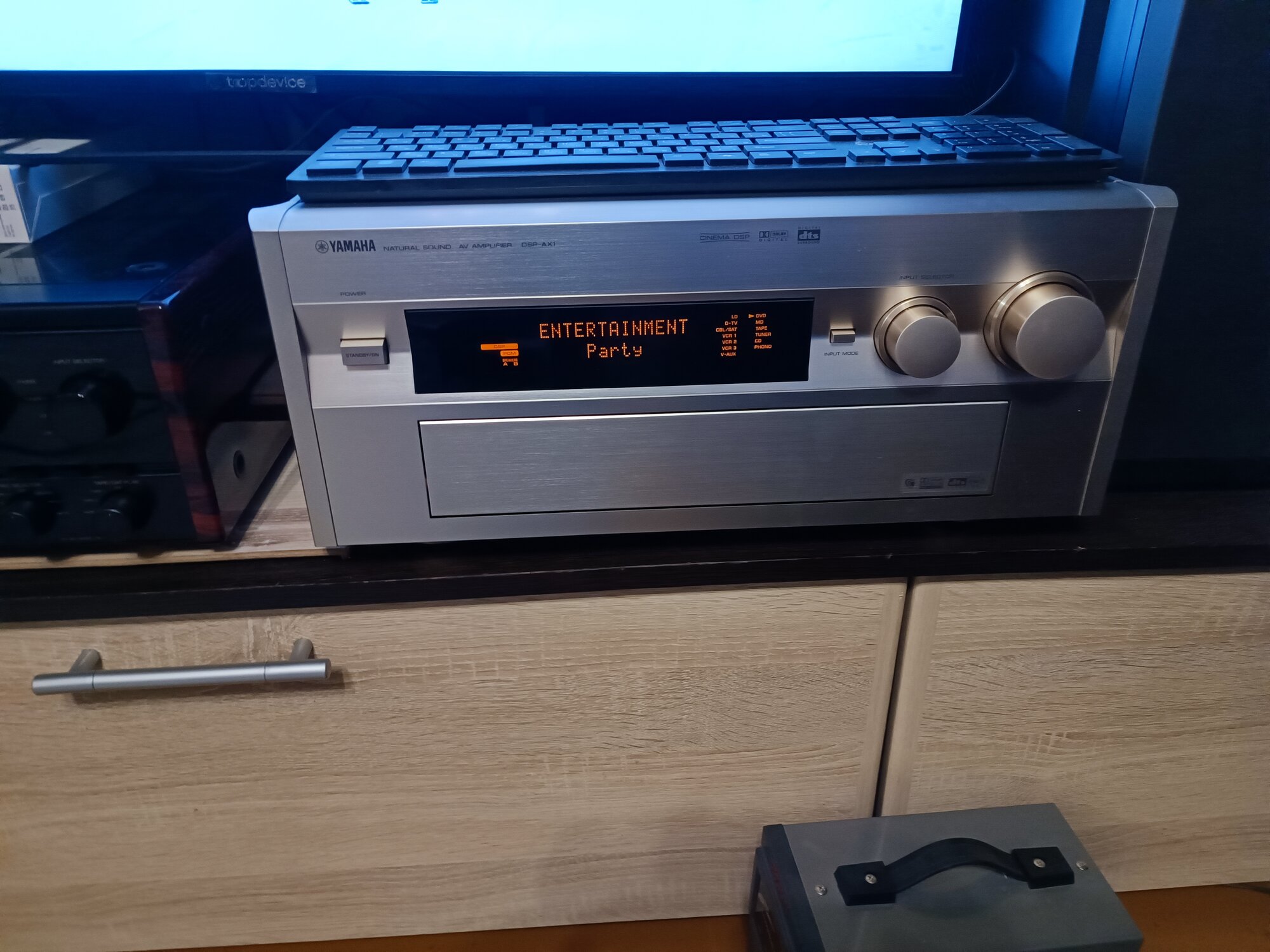 Топовый многоканальный AV усилитель Yamaha dsp ax 1