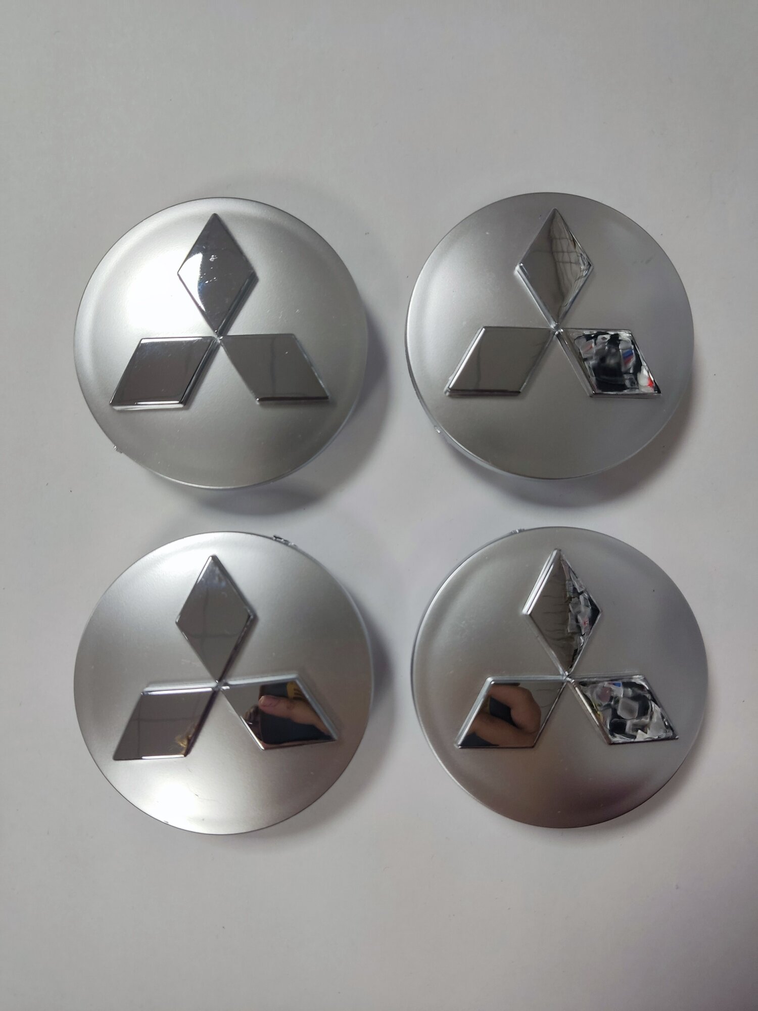 Колпачки в литой диск, для Mitsubishi, пластик, серебристые с хромированным логотипом