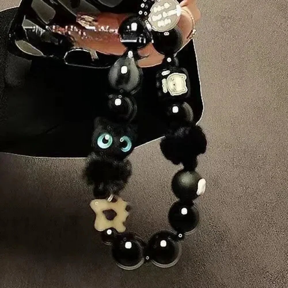 Черный ремешок для мобильного телефона, плюшевый ремешок на запястье с мультяшным котом, анти-потерянный браслет из веревки с бусинами, дизайн автомобильного брелка, аксессуар для телефона