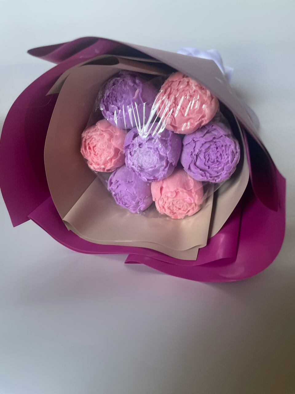 Сладкий букет из конфет на день рождения/8 марта ТД НебыковА шоколадные пионы, 7 шт, фиолетовый и фуксия