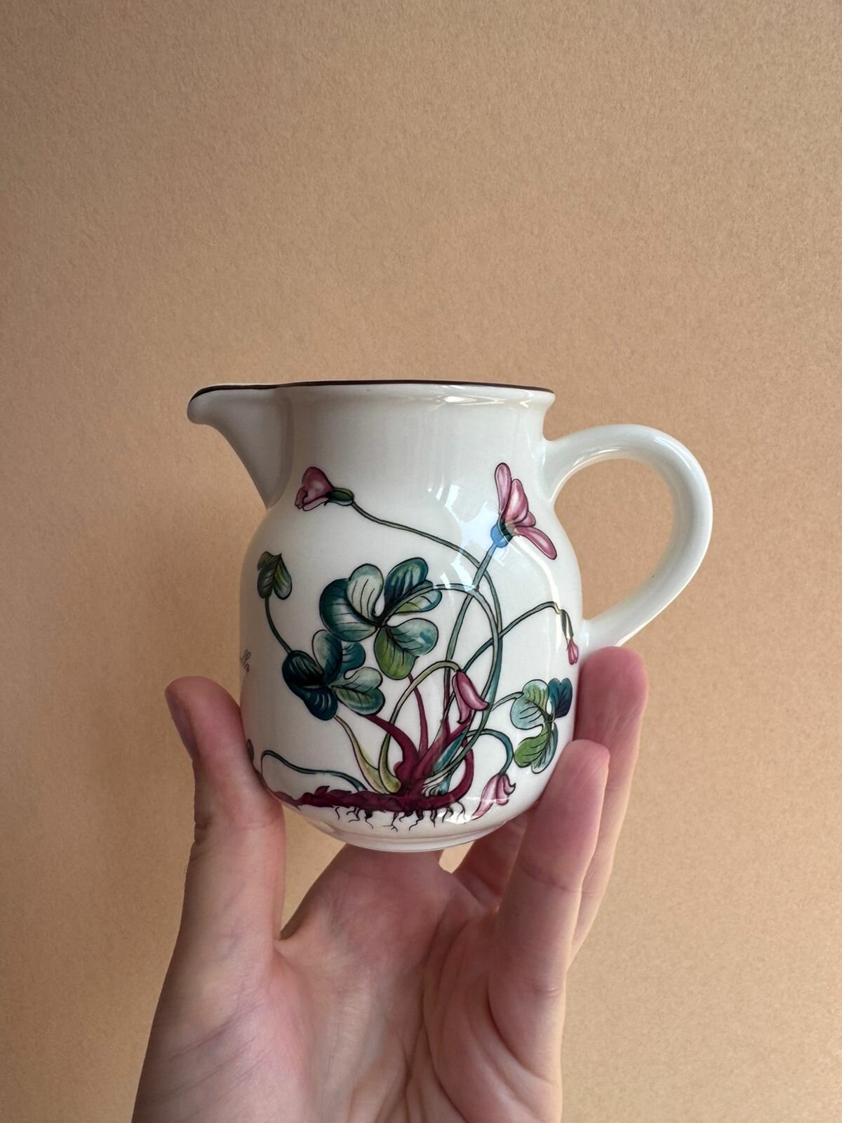 Сливочник/молочник. Villeroy&Boch. Серия "Botanica" Германия. Высота: 9 см. Без сколов, трещин и реставрации.