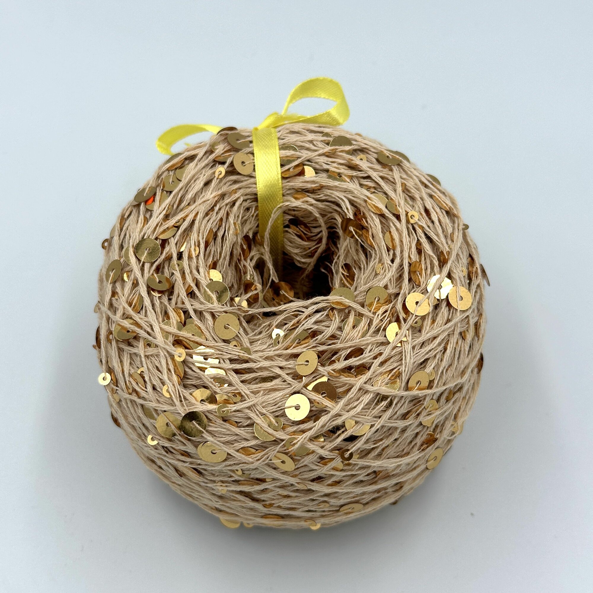 Пайетки 3+6мм на хлопке - 028 светлый песок+золото с8е (100г)