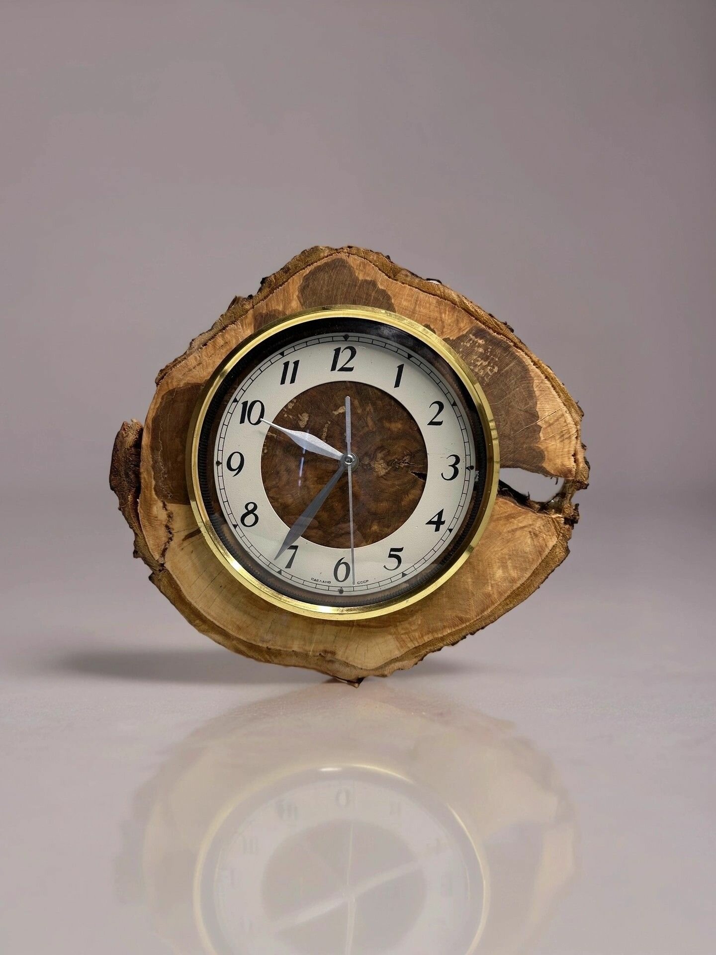 Часы авторские на спиле, размер 32*29 см, спил дерева черешня