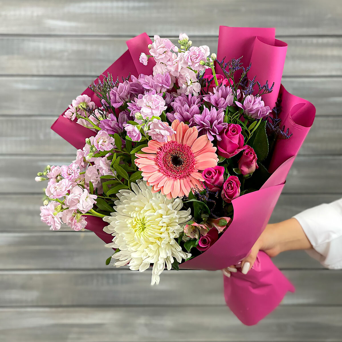 Букет Букет Маркет "Гербера", из роз, хризантем, маттиол, лимониумов, альстромерий и гербер, 40см