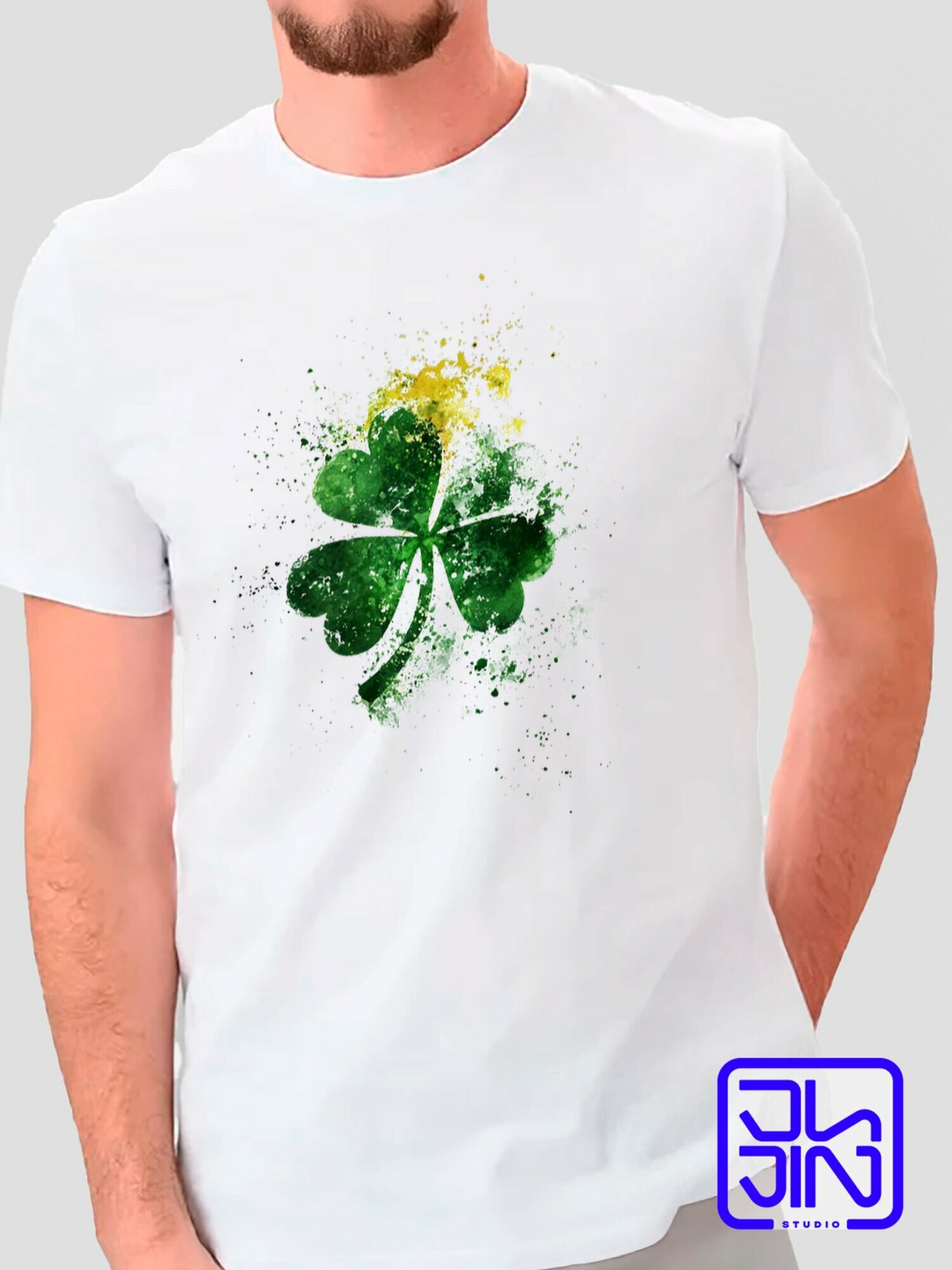 Футболка классическая мужская с авторским принтом Зеленый, яркий клевер с сердцем на белом фоне, цветочные мотивы природы, белый хлопковый трикотаж с прикольным рисунком на груди