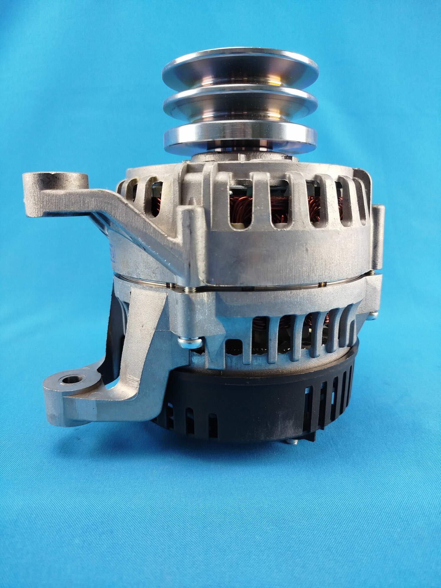 Генератор "прамо" для а/м МАЗ дв. ЯМЗ 7511.10 (28В, 80А) компакт