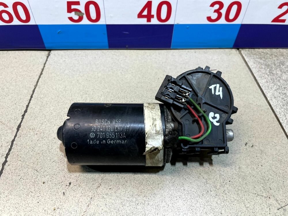 Моторчик стеклоочистителя передний VW Transporter 701955113A