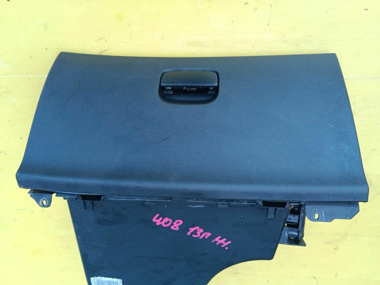 Peugeot 408 Бардачок