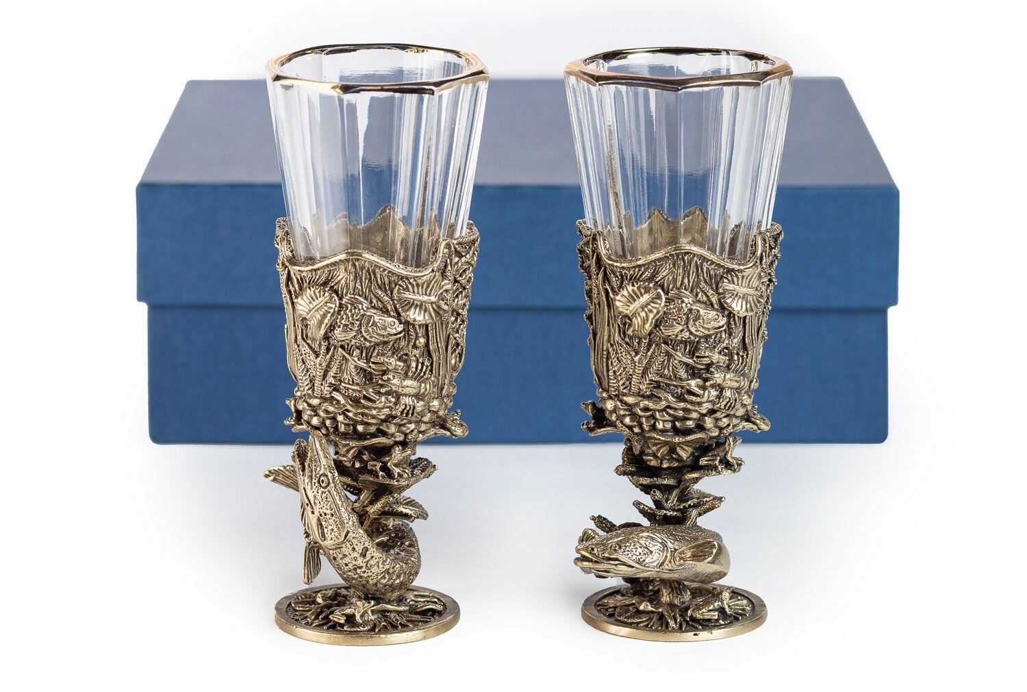 Набор рюмок лафитников "Русская рыбалка" (щука и сом) в подарочной коробке. Ручное литье Россия.