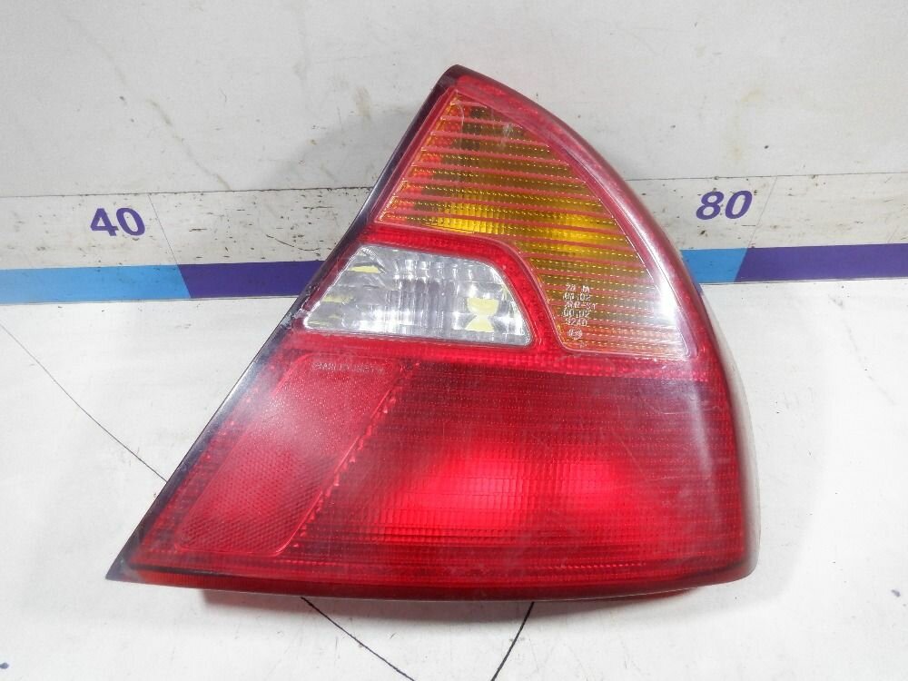 Фонарь задний правый Mitsubishi Mirage MR376900