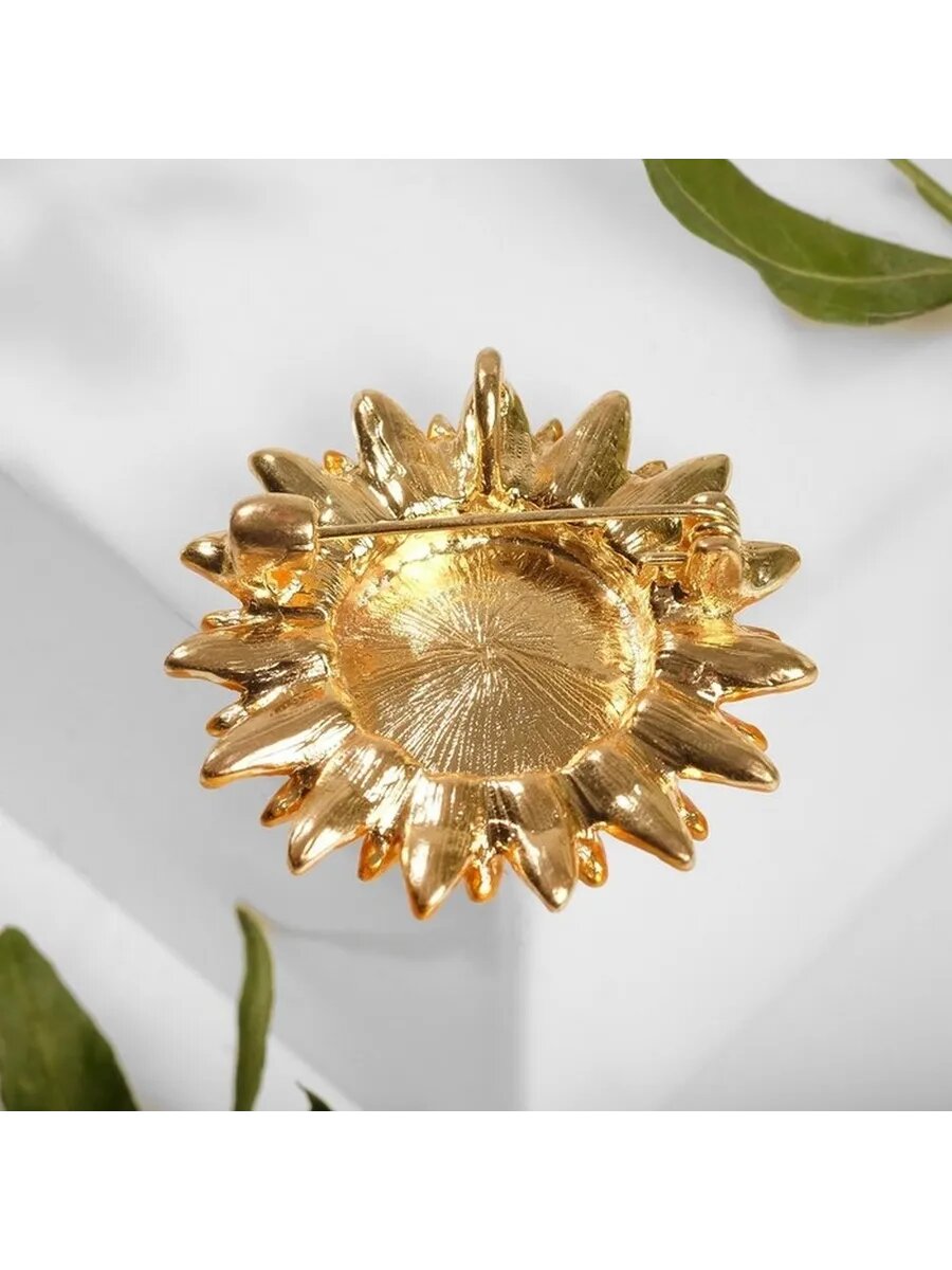 Брошь, стразы, эмаль