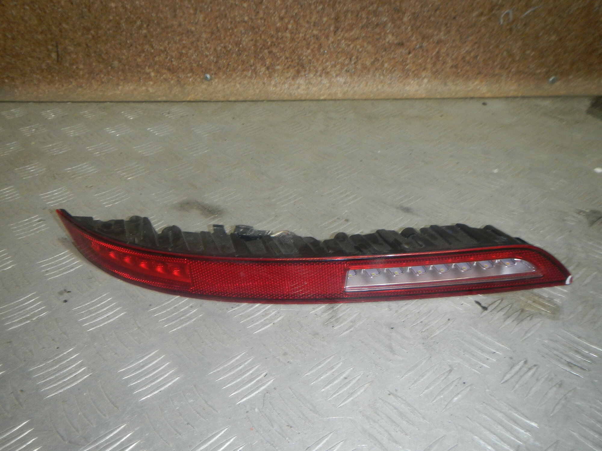 Б/У Фонарь задний противотуманный правый, Geely (Джили)-ATLAS PRO (21-) GEELY ATLAS PRO (BELGEE X70) (21-) Царапины, ско...