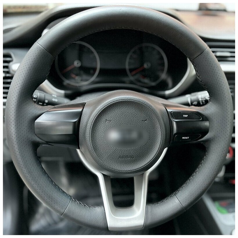 Накладка из натуральной кожи "Кожа рулит" на руль Kia RioIV 2017-2023 PicantoIII 2017-2023 черная для руля без штатной