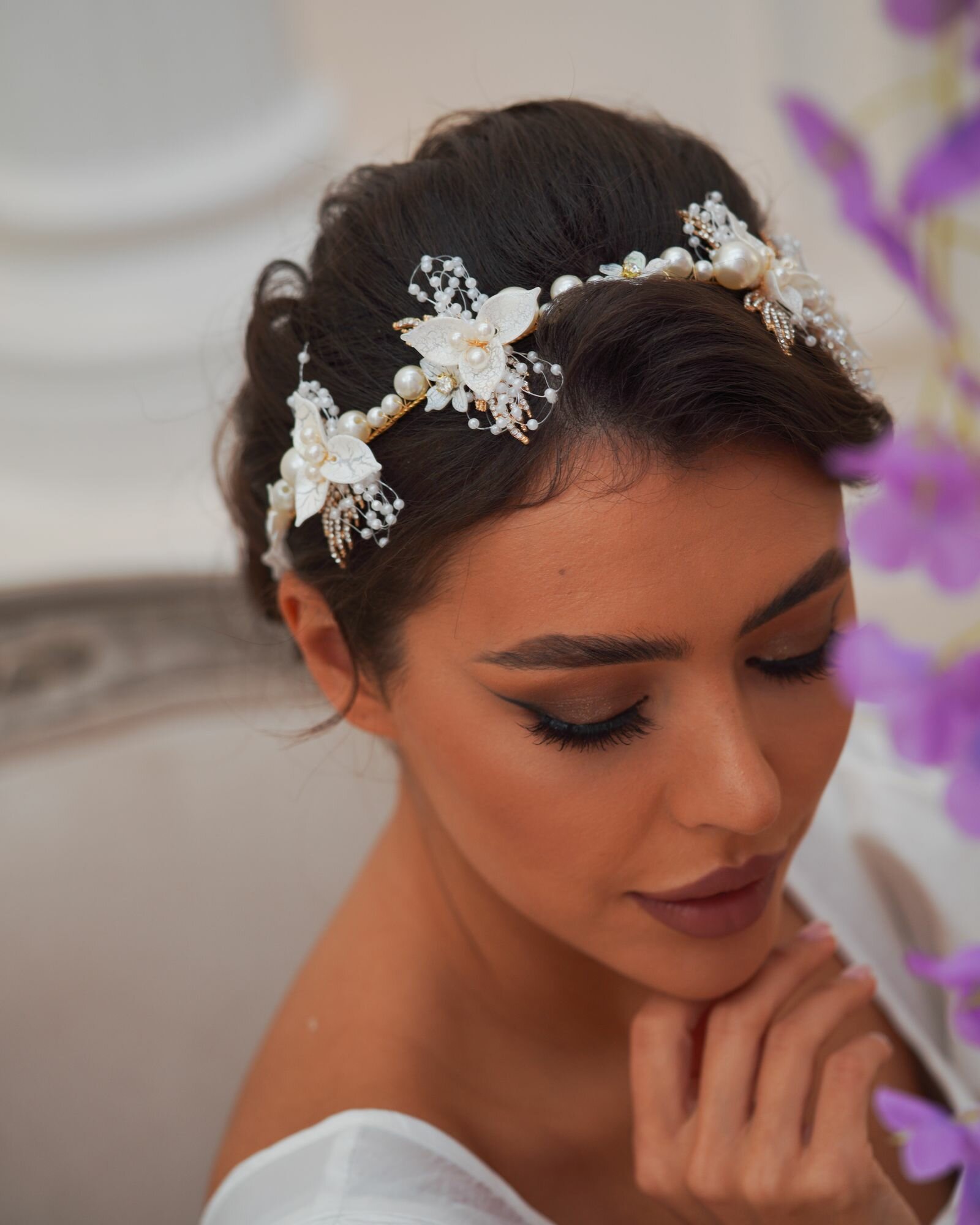 Диадема LUMINA, бижутерный сплав/стразы, белый/золотистый, 1 шт