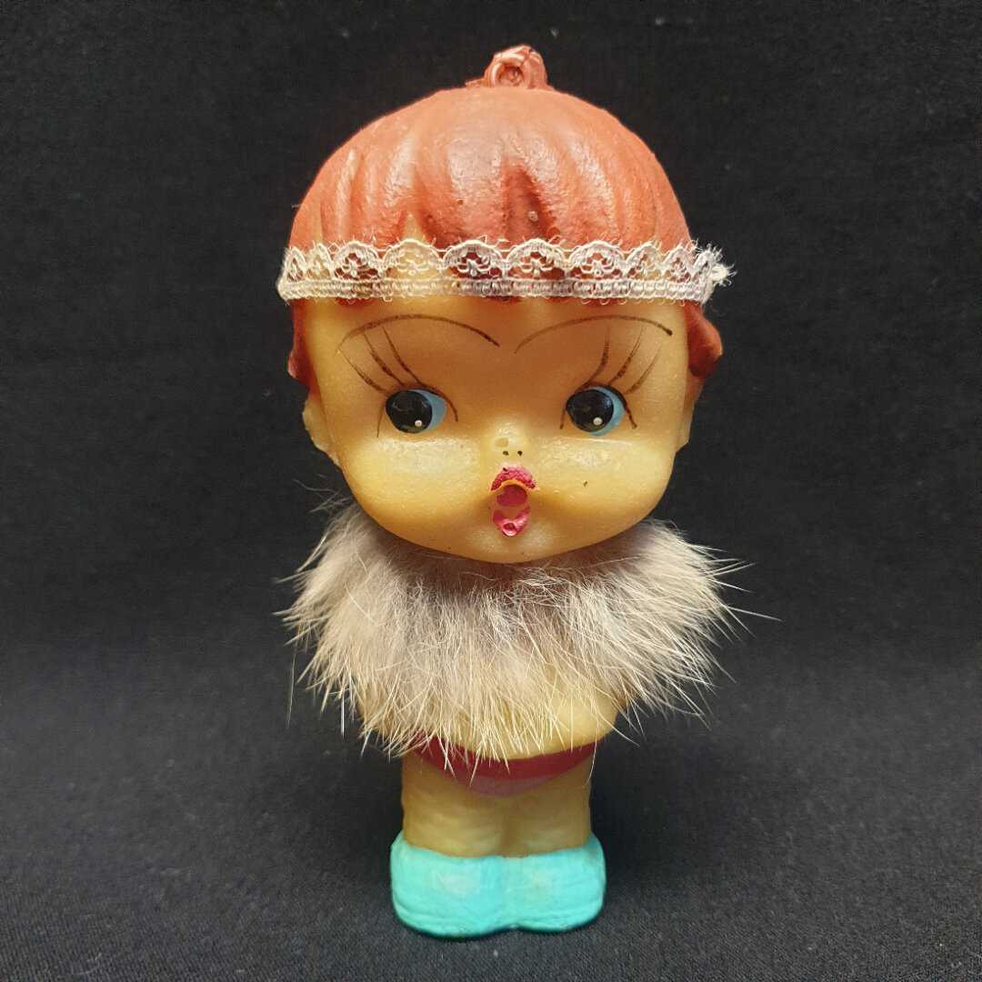 Резиновая игрушка фигурка "Якут", натуральный мех, кружево, высота 15 см. Винтаж, СССР.