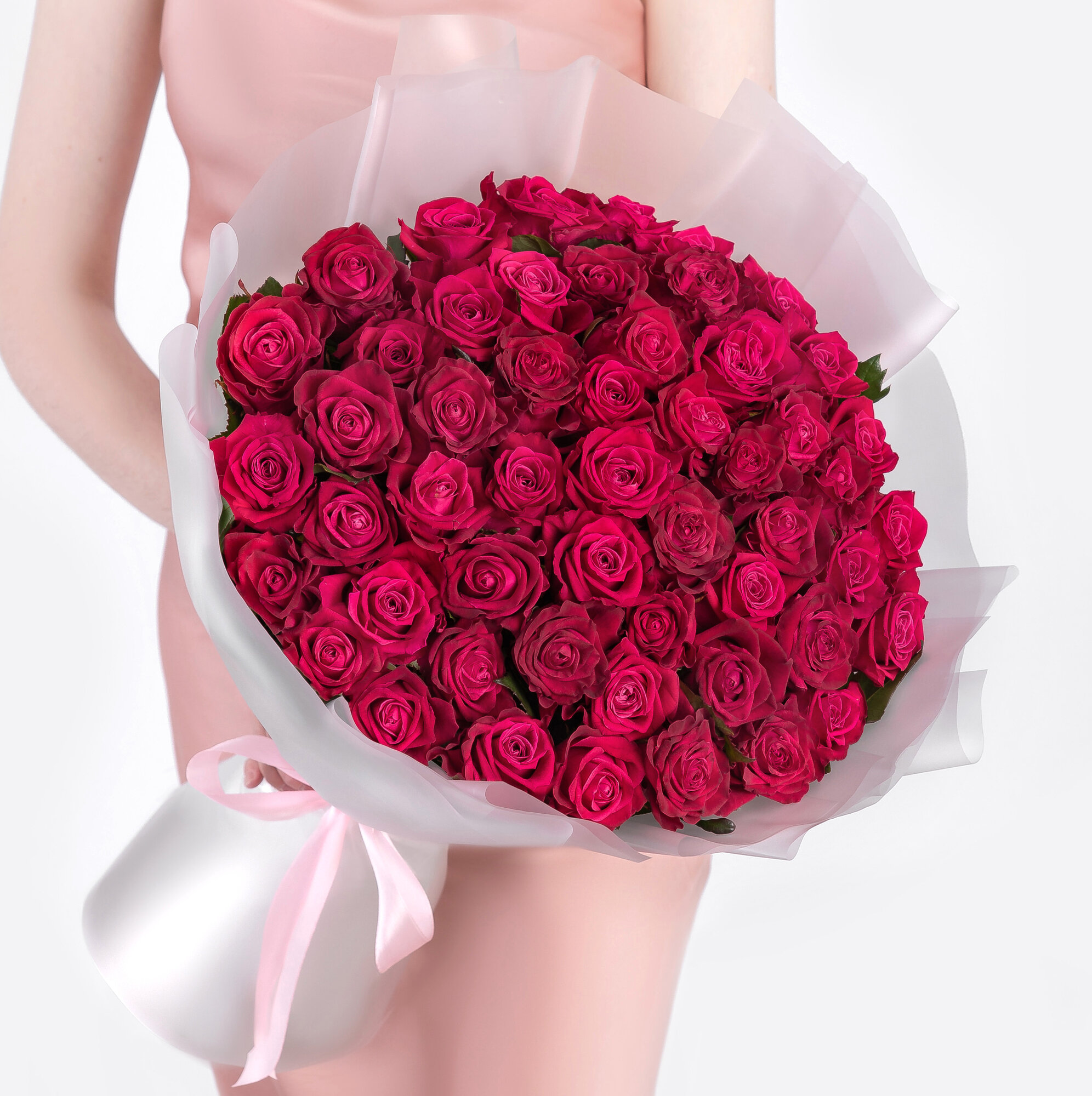 Букет Мегацвет24 "51 Малиновая Роза", высота 60 см, 51 цветок, в дизайнерской пленке