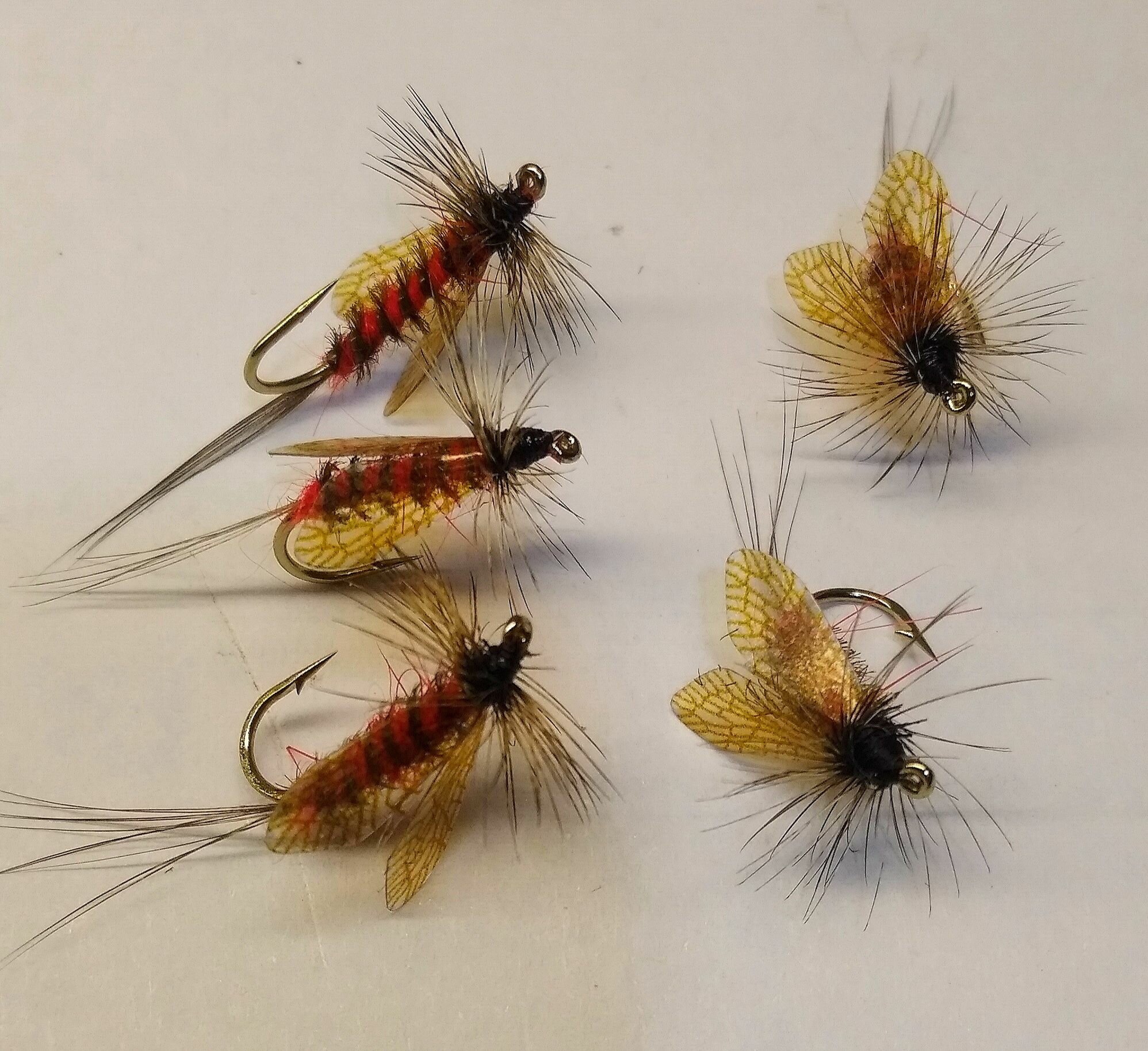 Мушка верховая. На хариуса и другую рыбу. На одинарном крючке.3 штуки.